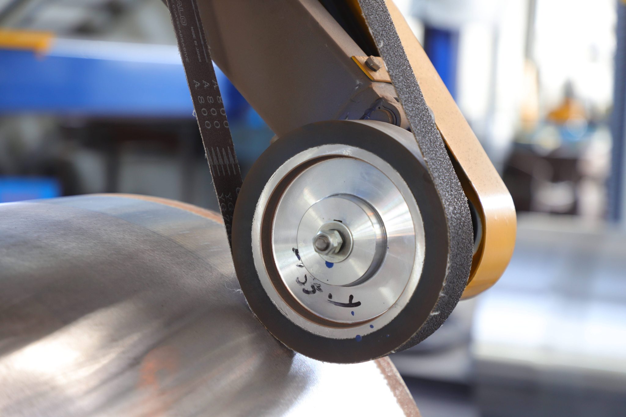 Large tank polishing machine - jotunpolishing